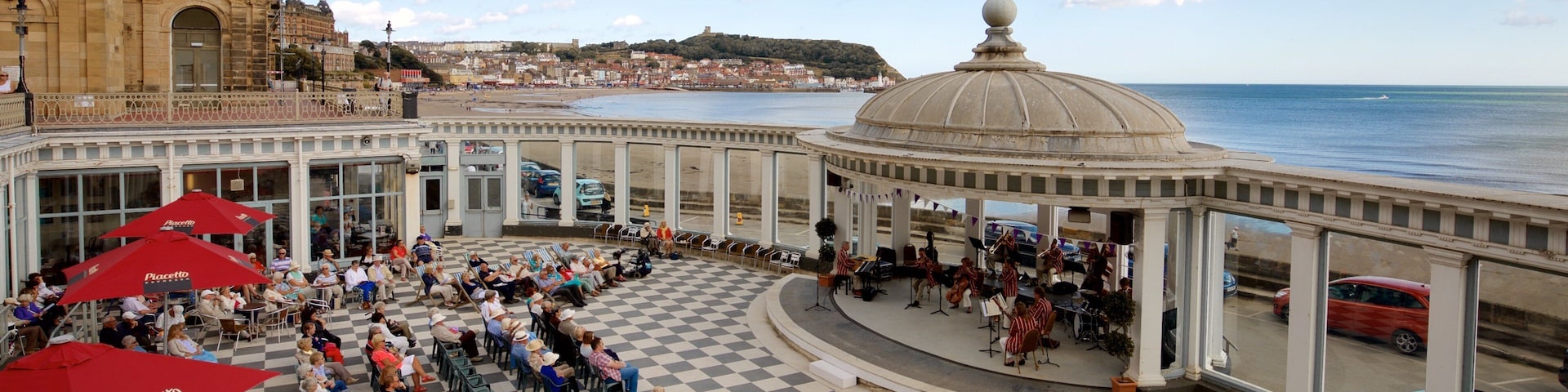 Scarborough Spa mostrando cenas de teatro, música e arte performática