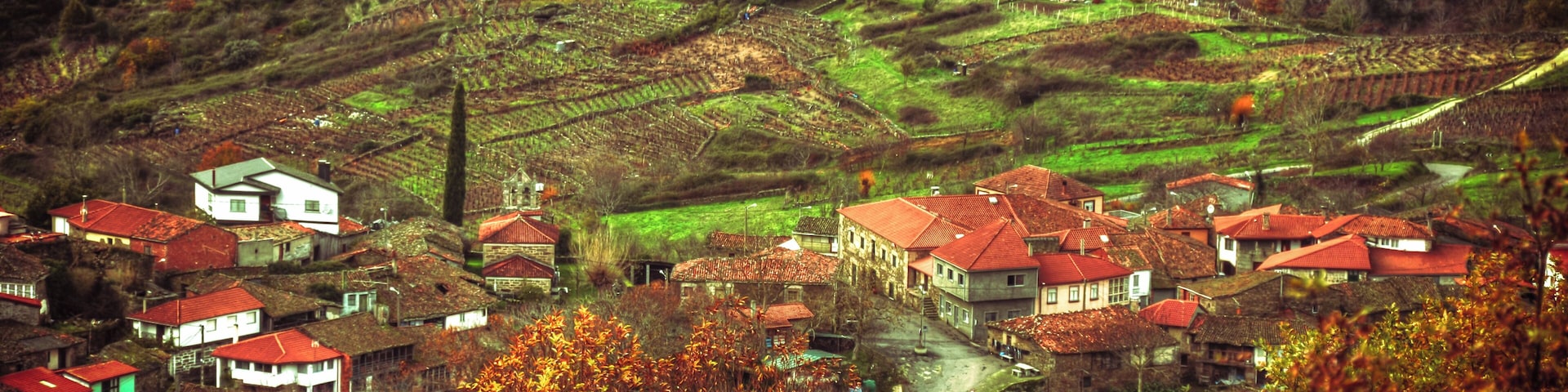 La pequeña aldea de Cristosende con vistas privilegiadas al cañón del Sil y lugar de artesanos en el que encontrar a cesteros y tejedoras