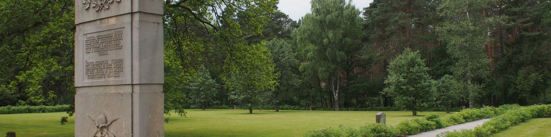 Mahnmal auf dem sowjetischen Kriegsgefangenenfriedhof Wietzendorf