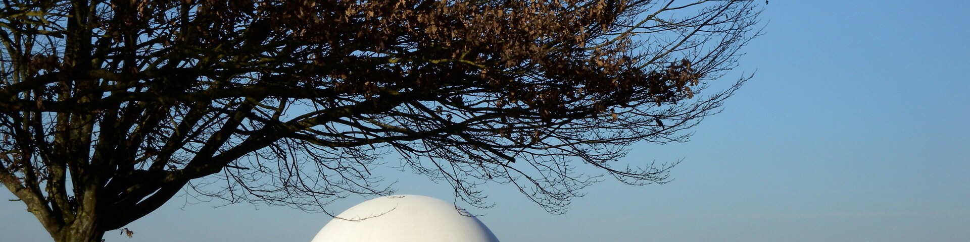 Das Radom an der Erdfunkstelle Raisting.