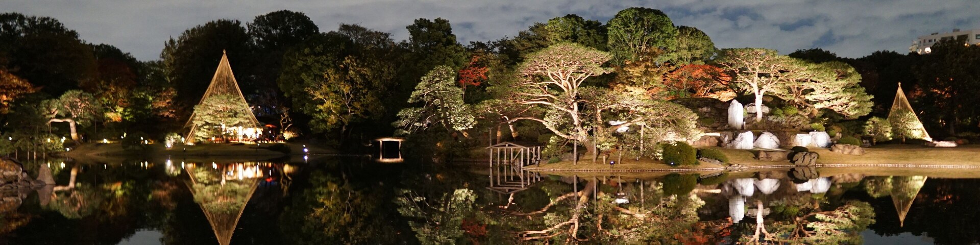 Beautiful garden in the heart of Tokyo. Best to visit during autumn season.