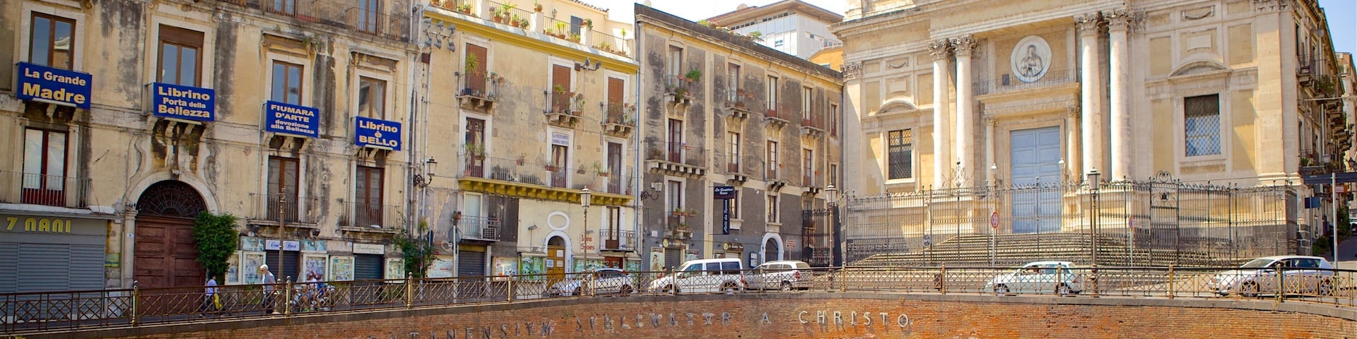 Anfiteatro Romano que inclui uma ruína e arquitetura de patrimônio