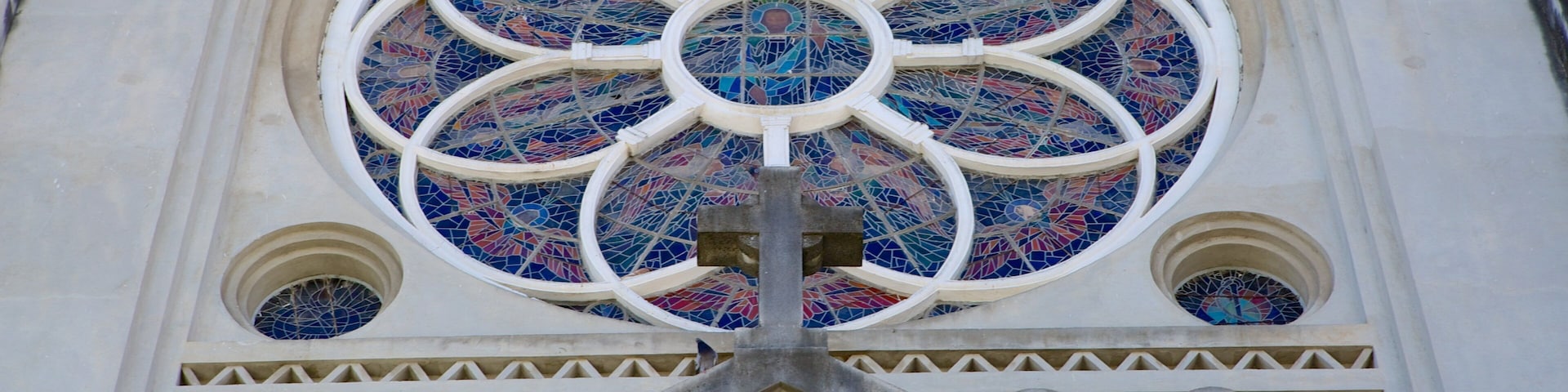 Fortaleza mostrando aspectos religiosos, uma igreja ou catedral e arquitetura de patrimônio