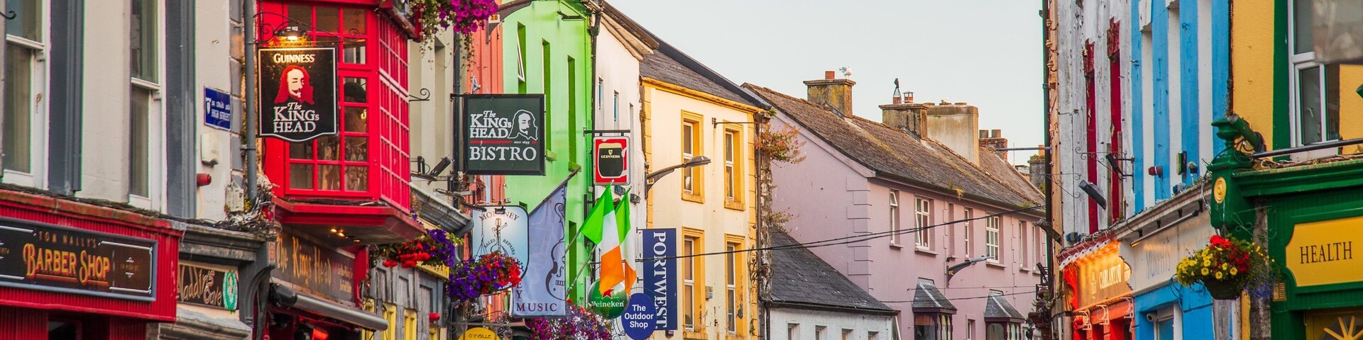 Latin Quarter featuring street scenes and a city