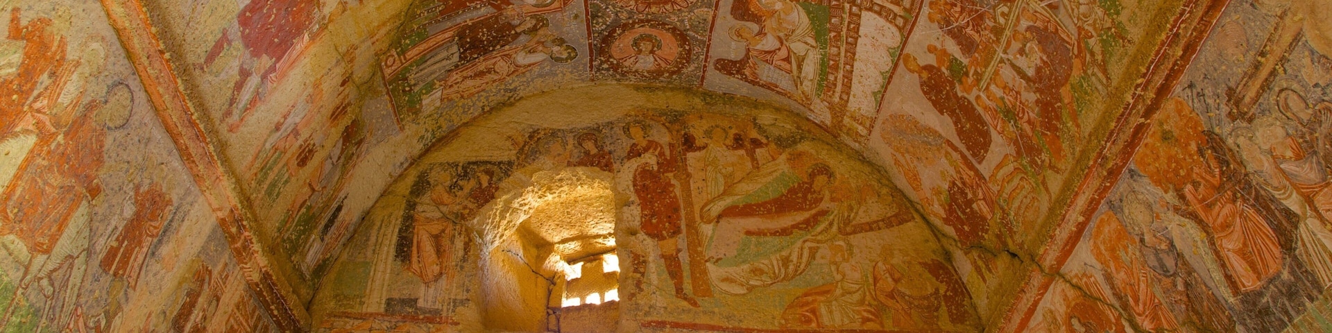 Igreja de Cavusin caracterizando uma igreja ou catedral e aspectos religiosos