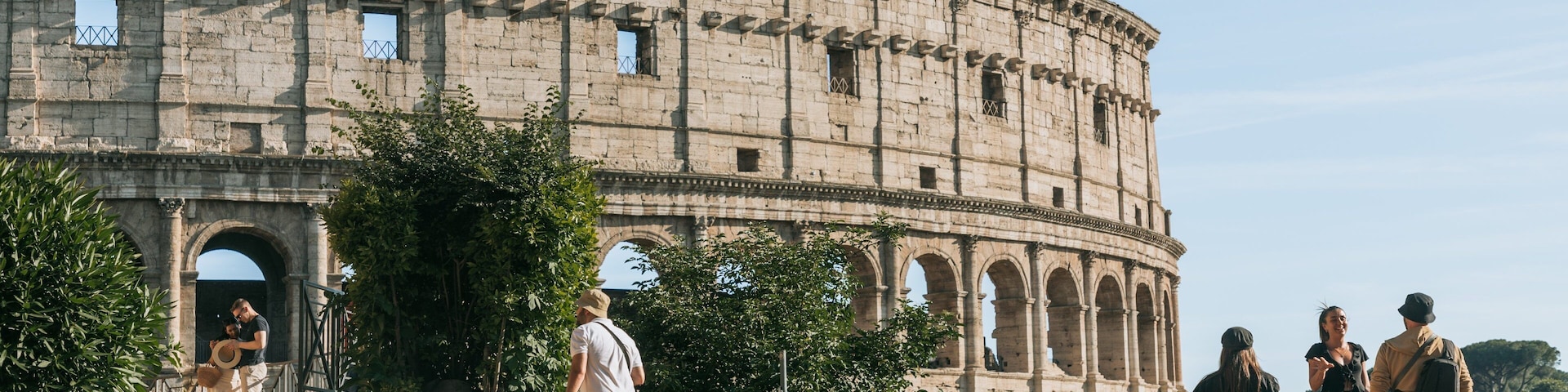 Monti featuring a ruin and heritage architecture as well as a small group of people