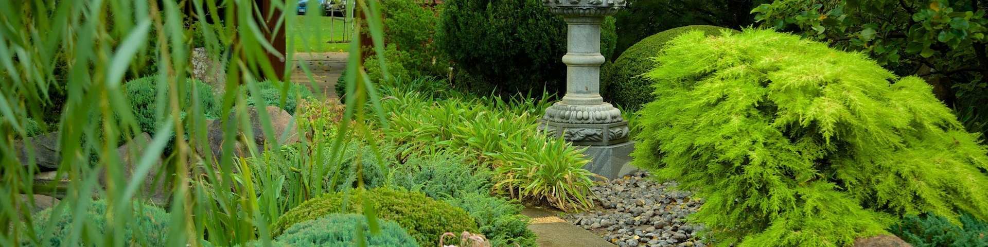 Himeji Gardens which includes a park