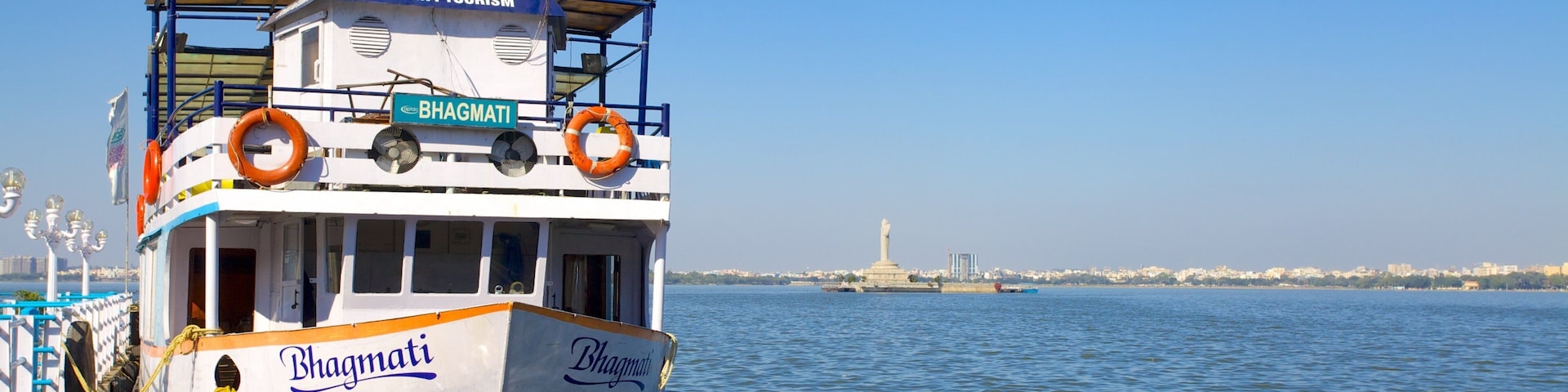 Parque Lumbini caracterizando canoagem, paisagem e uma baía ou porto