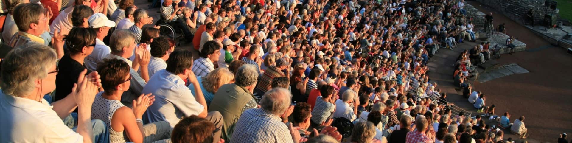 Augusta Raurica as well as a large group of people