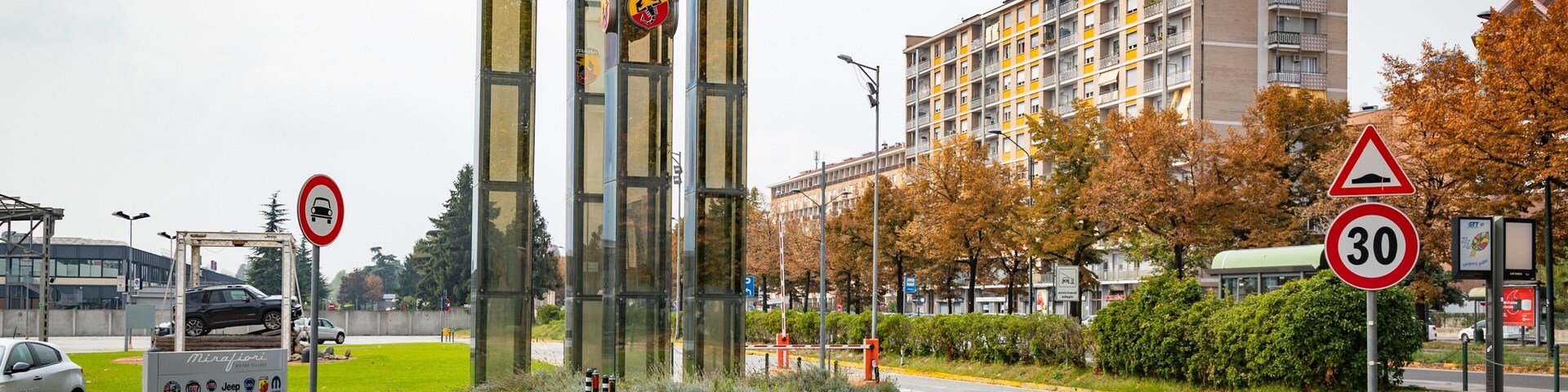 Mirafiori showing a garden and signage