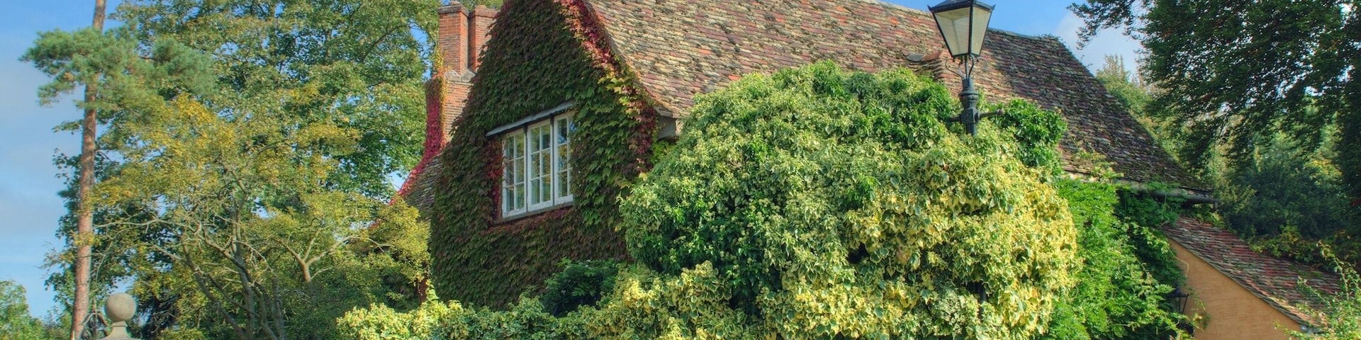 The Old Vicarage in the Cambridgeshire village of Grantchester is a house associated with the poet Rupert Brooke, who lived nearby and in 1912 immortalised it in an eponymous poem. Wikidata has entry Q26420674 with data related to this item.
