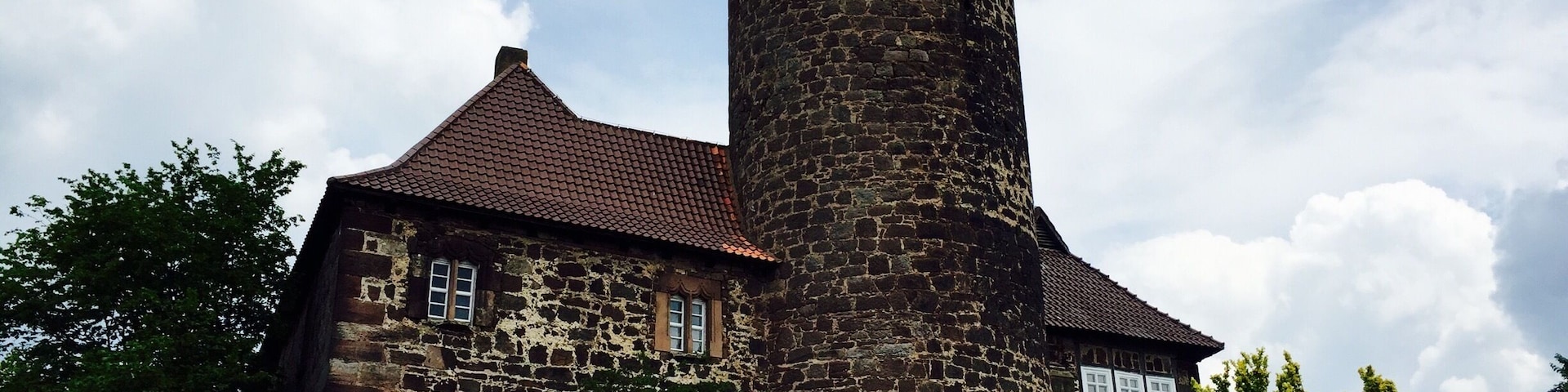 Ludwigstein Castle is a 15th-century castle overlooking the river Werra and surrounded by beautiful woodland.
#castle #pathfinders #germanscouts