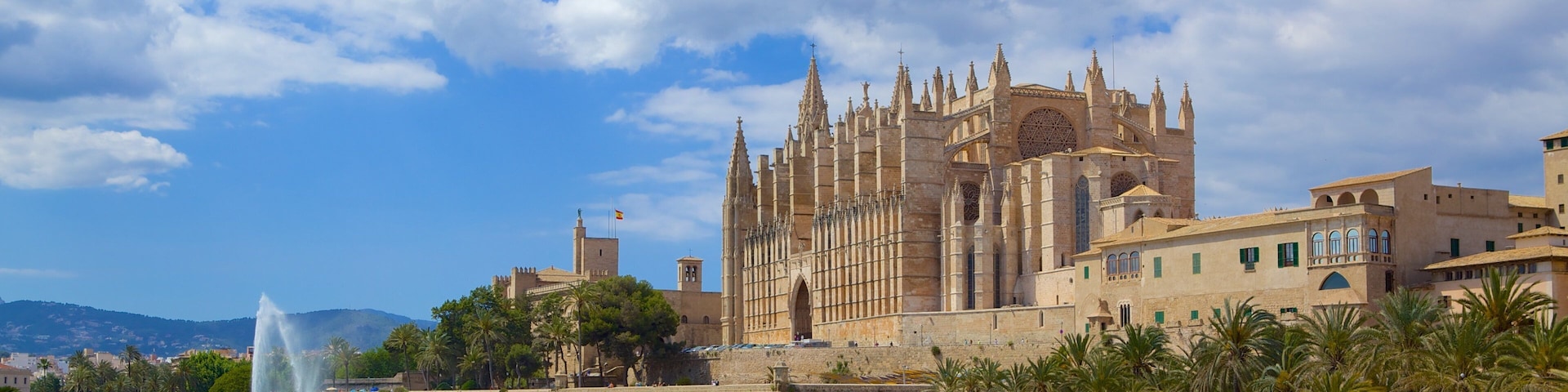 Parc de La Mar caracterizando uma igreja ou catedral, uma fonte e arquitetura de patrimônio