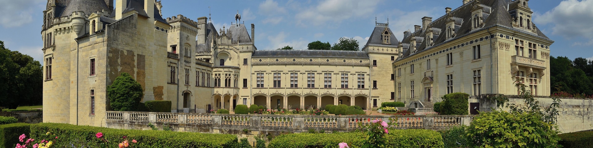 Breze Chateau Panorama