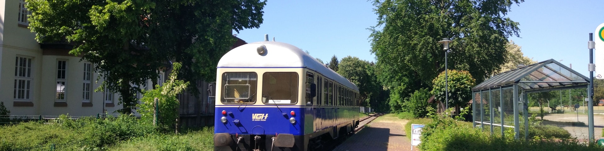 Dieseltriebwagen T3 (95 80 0303 001-1 D-DEV) "Kaffkieker" des Deutschen Eisenbahn-Vereins DEV im Bahnhof Eystrup. Der Triebwagen fährt im Sommer an einigen Sonntagen und zu Veranstaltungen auf der DEV-Normalspurstrecke Eystrup - Bruchhausen-Vilsen - Syke