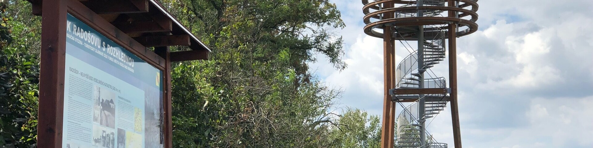 Great lookout to see the surrounding areas. Easily to reach on bicycle.