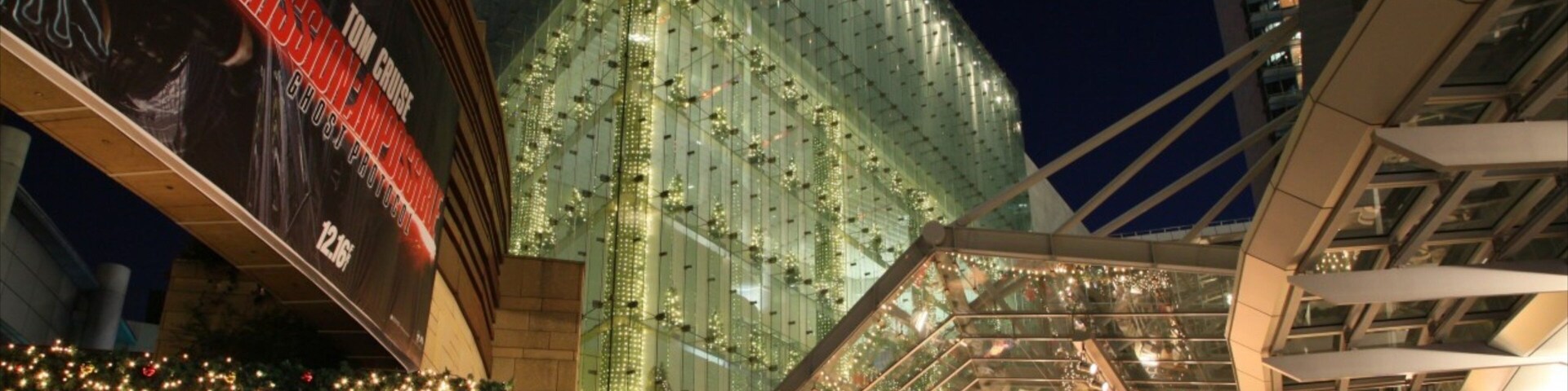 Roppongi Hills which includes a city and night scenes