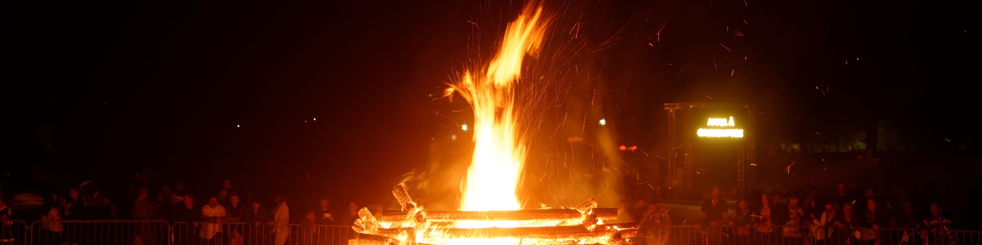 Personality rights Personality rights warningAlthough this work is freely licensed or in the public domain, the person(s) shown may have rights that legally restrict certain re-uses unless those depicted consent to such uses. In these cases, a model release or other evidence of consent could protect you from infringement claims. Though not obliged to do so, the uploader may be able to help you to obtain such evidence. See our general disclaimer for more information.