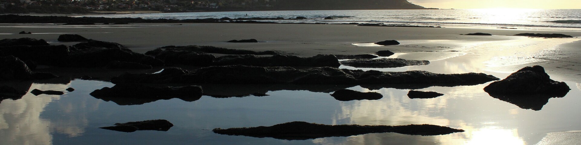 La Península de Monteferro, vista desde la Playa de Patos, en Nigrán. Monteferro Monteferro Peninsula, seen from Patos Beach, in Nigrán.