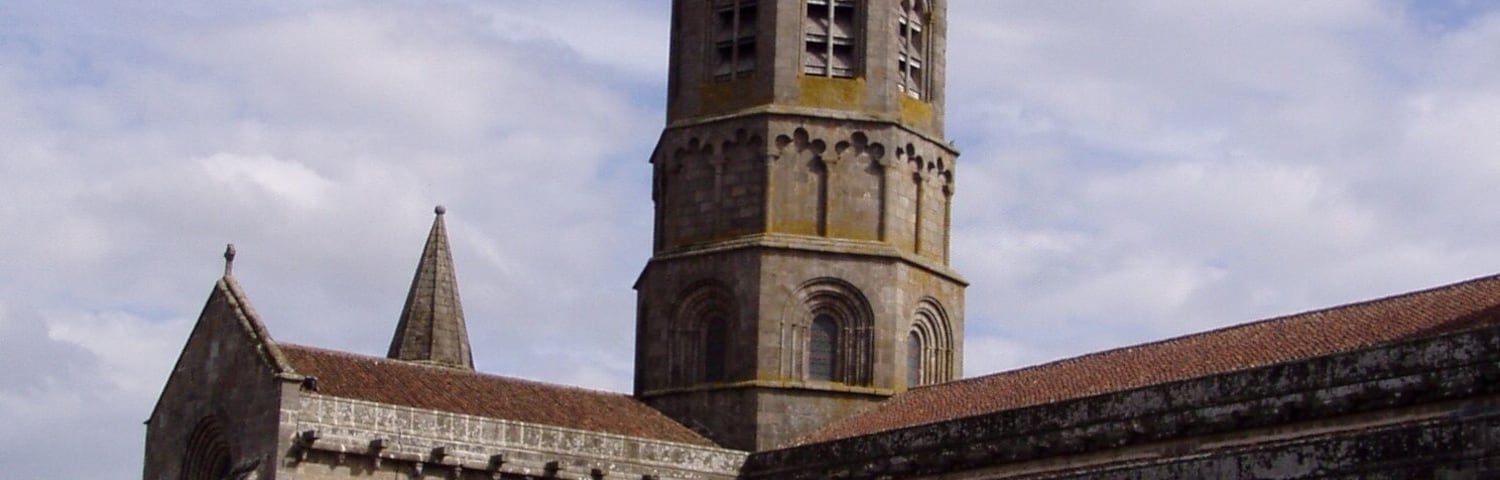 La collégiale Saint-Pierre du Dorat (Haute-Vienne) Photo numérique prise en septembre fr:2004 par Françoise THURION alias Accrochoc Appareil utilisé Olympus Camedia C725