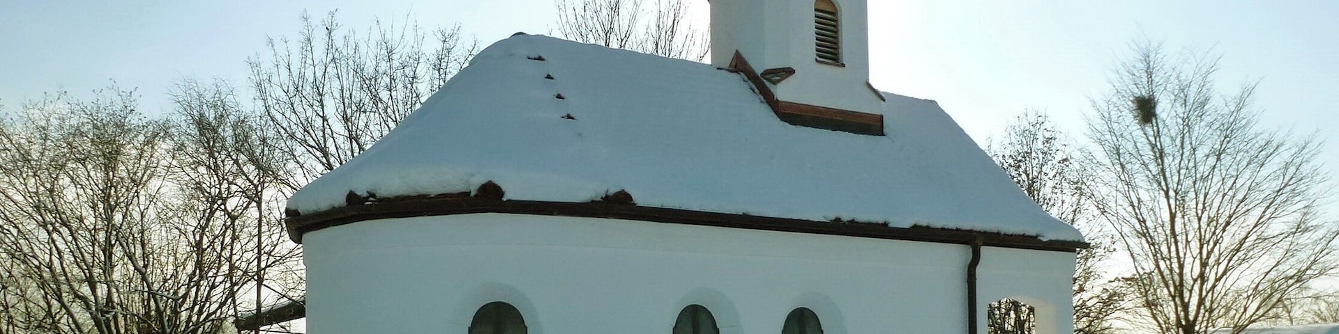 Private Kapelle "Maria am Wege", unmittelbar an der Rottenrieder Straße gelegen, ca. 350 m von der Römerstraße entfernt, 2014 eingeweiht. Ansicht von NO