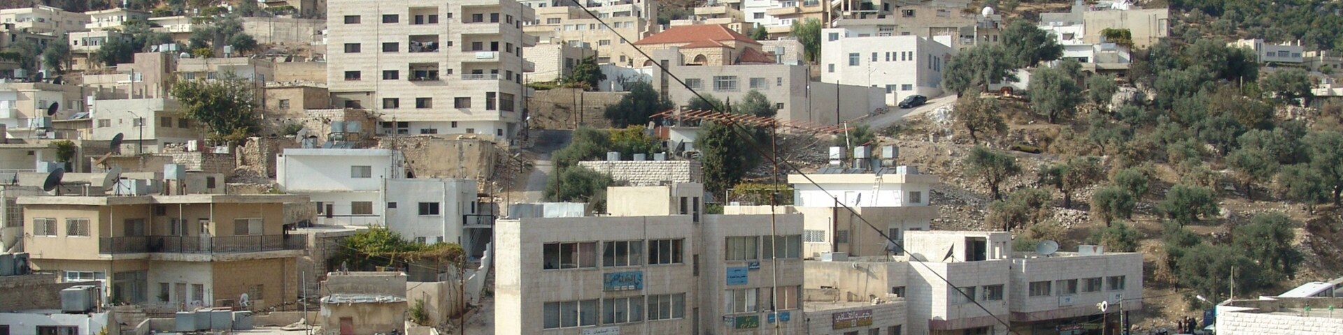 Ajloun que inclui uma cidade