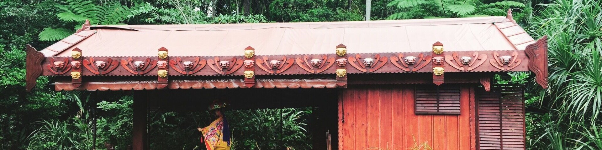 A beautiful park along with great boat ride.