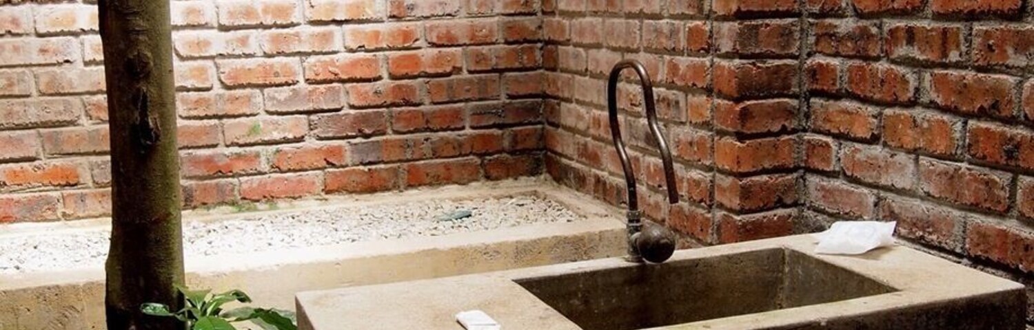 SEKEPING SERENDAH - WArehouse 1 Bathroom, mostly of the Toilet in this Retreat place are built in bricks some are even open to Nature