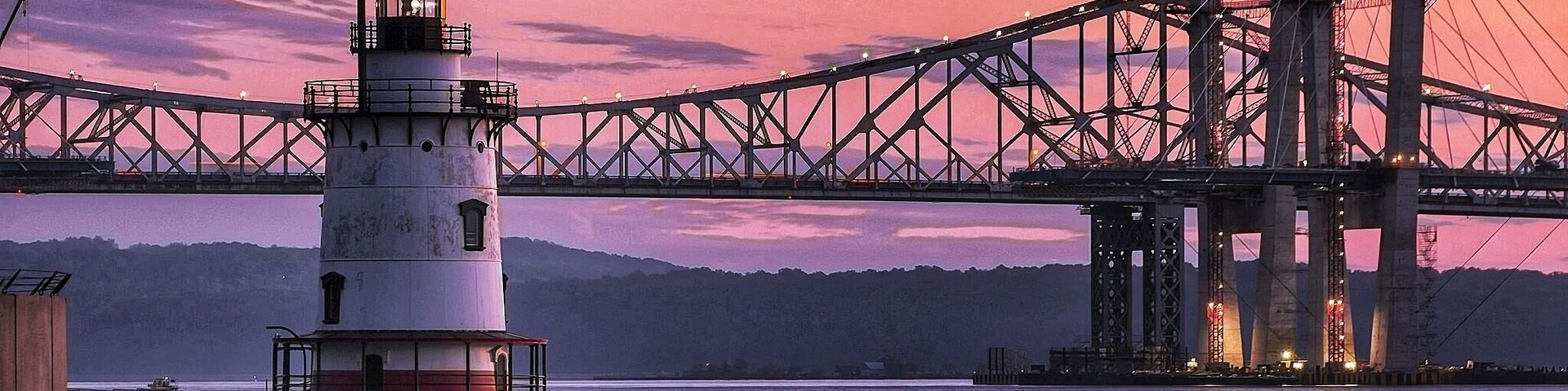 Tarrytown Light, also known as Kingsland Point Light and Sleepy Hollow Light, is a sparkplug lighthouse on the east side of the Hudson River in Sleepy Hollow, New York. It's a conical steel structure that was erected in the 1880s. In 1979 it was listed on the National Register of Historic Places.
Today, the lighthouse is considered to be obsolete and it's part of a county park. Tours are available at select times.