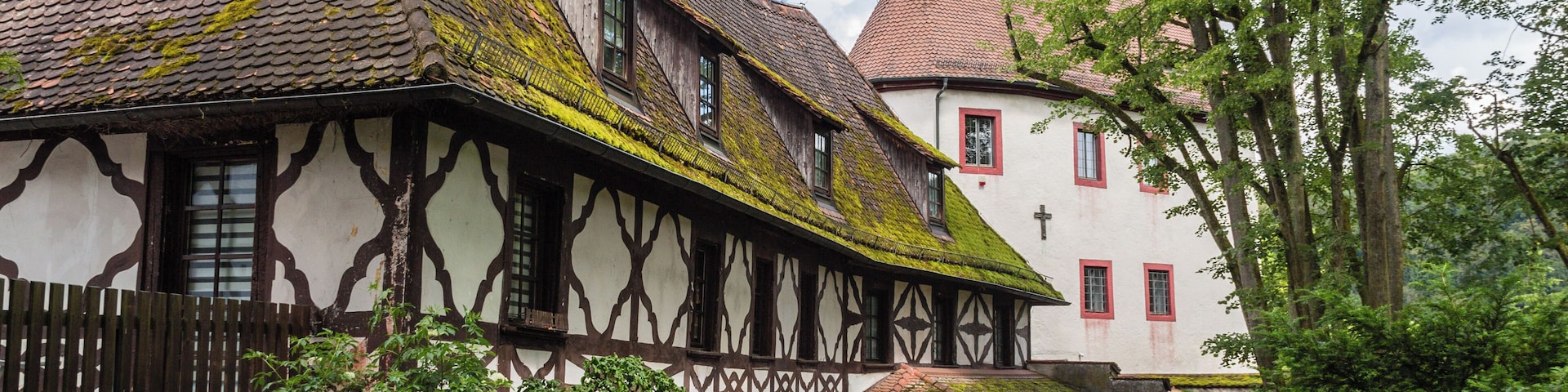 This is a photograph of an architectural monument. It is on the list of cultural monuments of Bayern, no. D-4-74-121-64