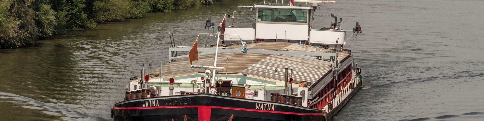 GMS WATNA on the MD channel in front of the lock Strullendorf