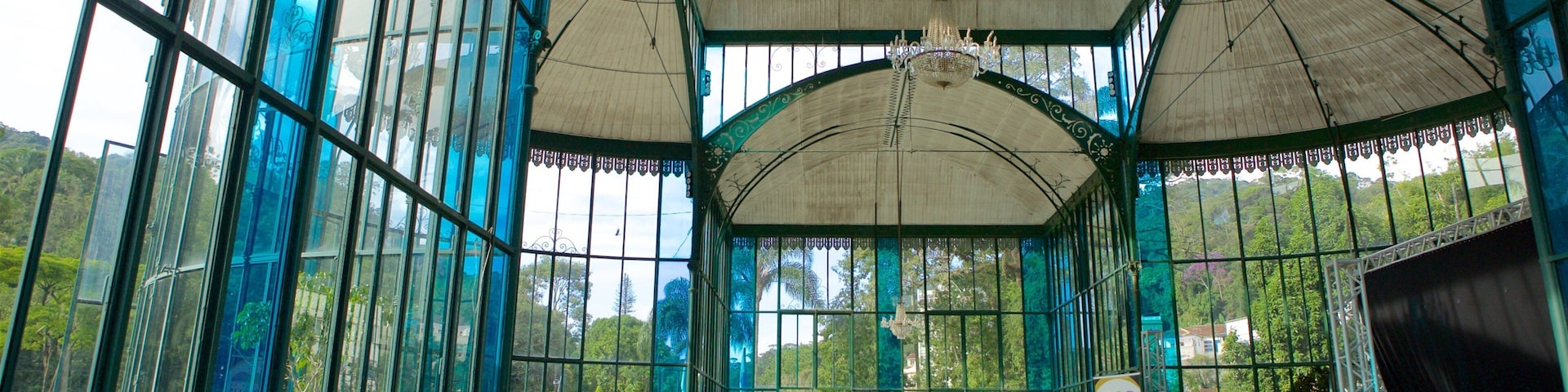 Palácio de Cristal mostrando vistas internas e arquitetura moderna
