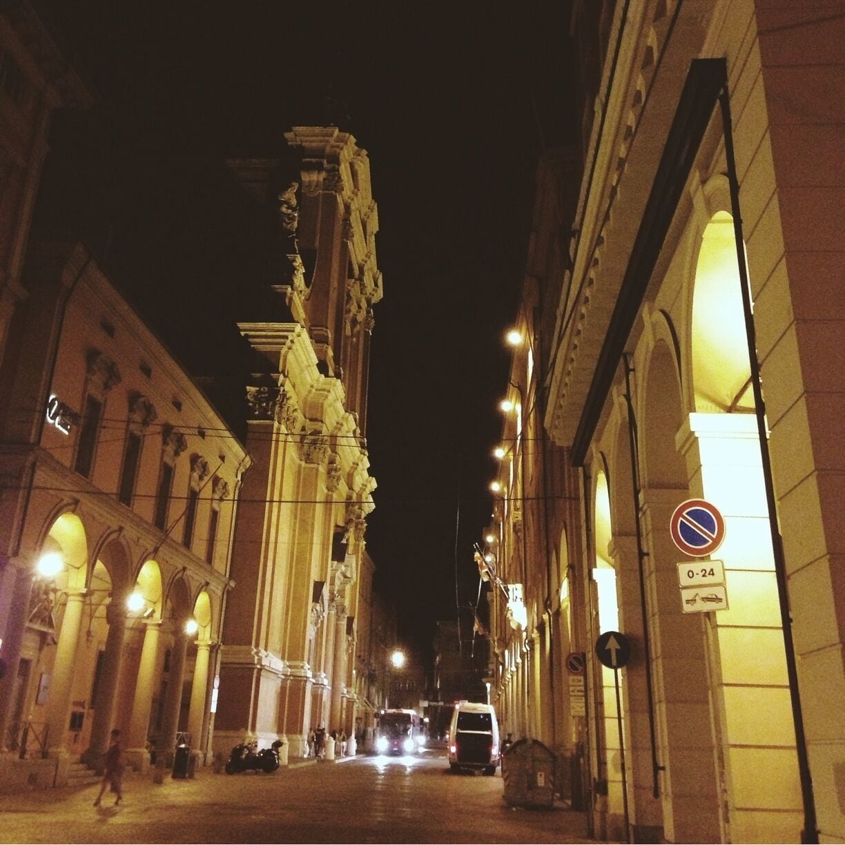 Bologna \\ Via Indipendenza