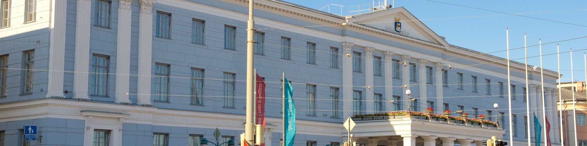 Prefeitura de Helsinki que inclui arquitetura de patrimônio e um edifício administrativo