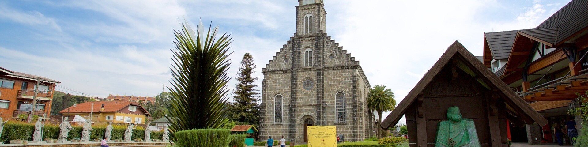 Sao Pedro Church showing a church or cathedral and a garden