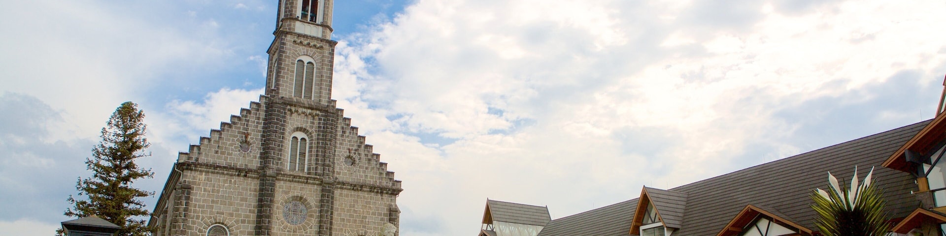 Sao Pedro Church showing a church or cathedral