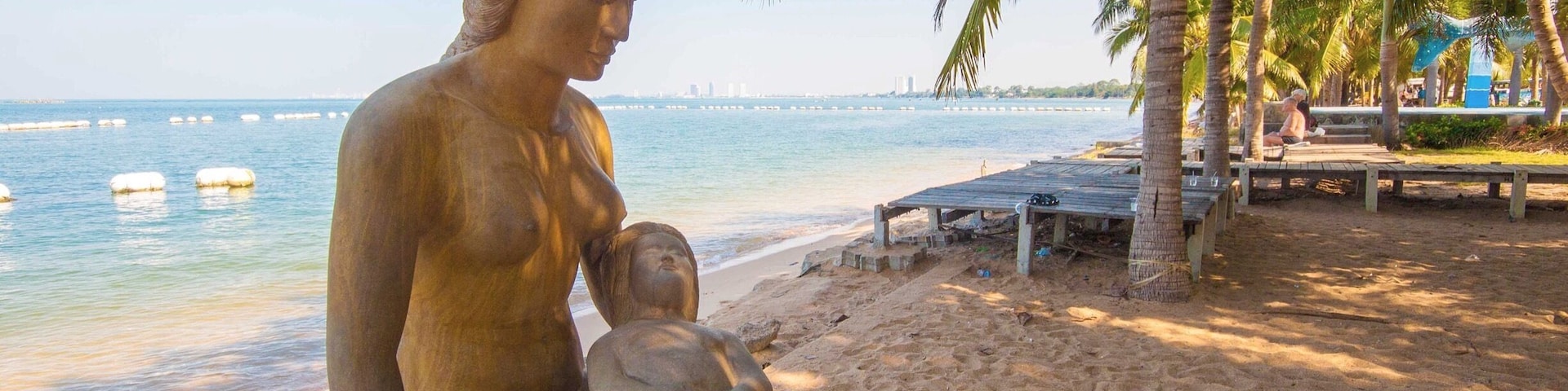 In #beach terms, #Pattaya, #Thailand 🇹🇭 is honestly not that great of a destination. Jomtien isn’t bad, but you have to travel quite far to find an actually *good* beach - to Koh Larn or here to Bang Saray.
#LifeAtExpedia