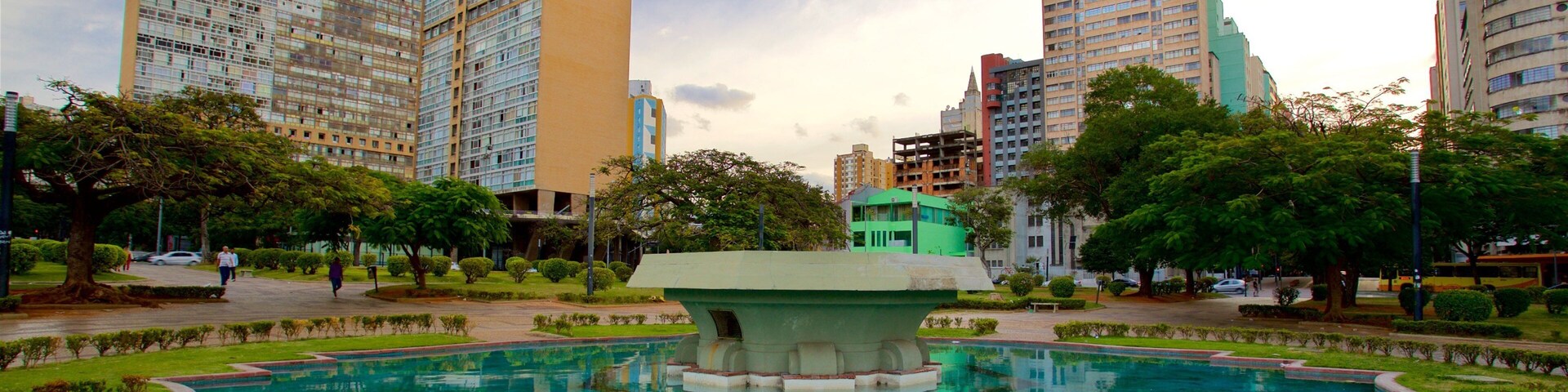 Raul Soares Square which includes a city, a fountain and a garden