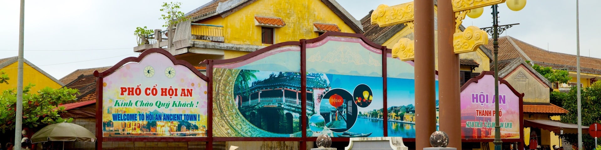 Praça Song Hoai que inclui uma praça ou plaza