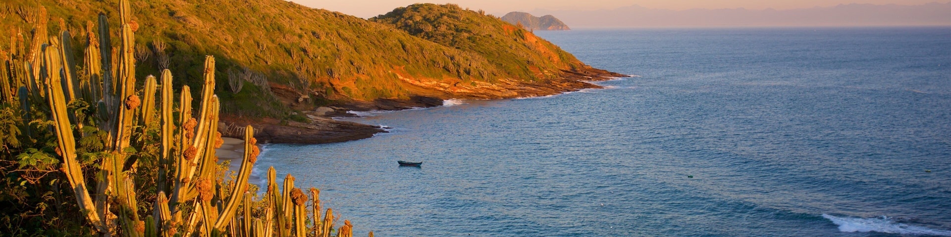 Mirante de João Fernandes caracterizando paisagem, paisagens litorâneas e um pôr do sol