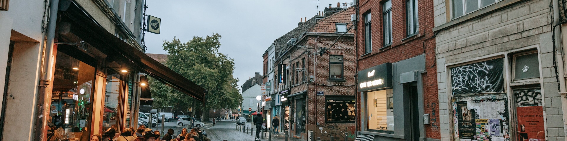 Wazemmes which includes outdoor eating, street scenes and a city