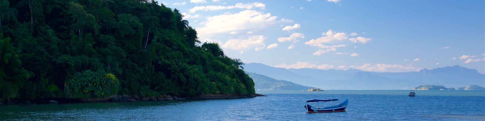 Pontal Beach which includes general coastal views and a sandy beach