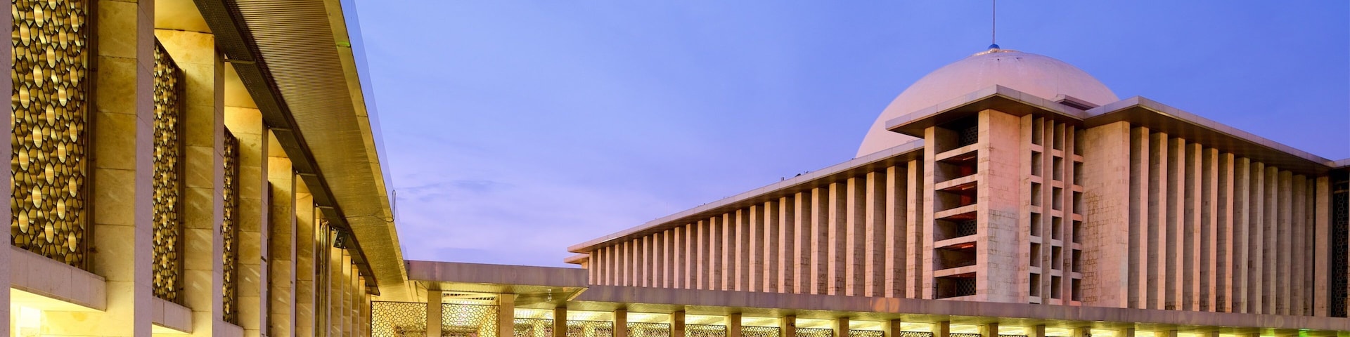 Istiqlal Mosque showing modern architecture and a square or plaza