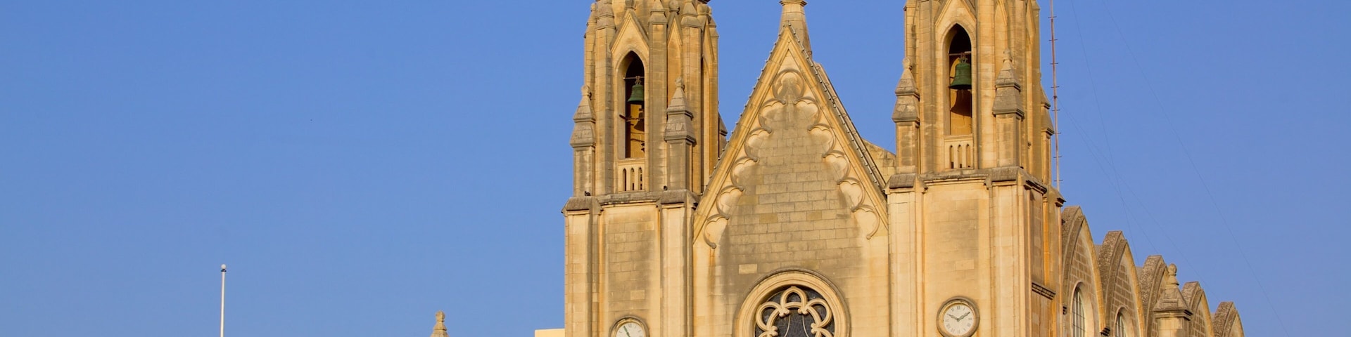 Balluta Bay featuring a church or cathedral and heritage architecture