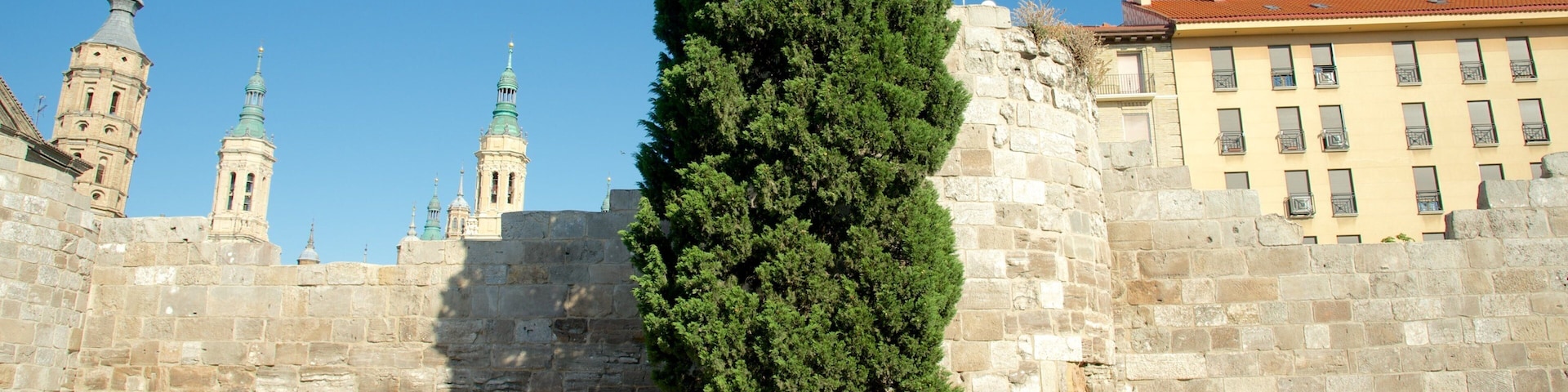 Roman Wall showing street scenes, heritage architecture and a city