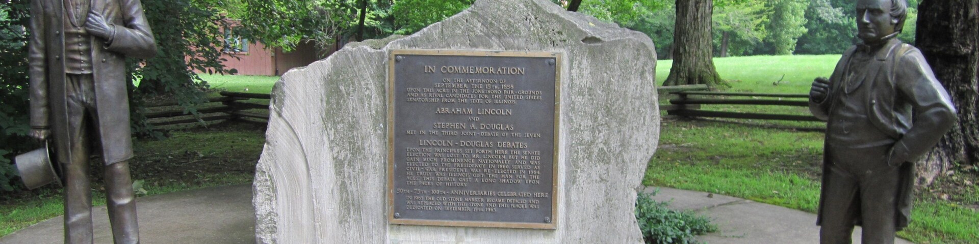 Lincoln Monument featuring a statue or sculpture