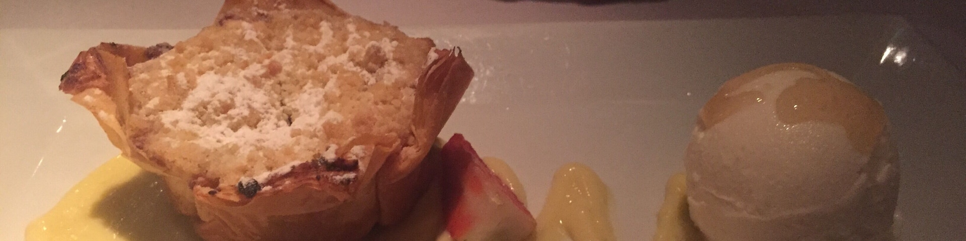 Crumble de manzana con helado ( con masa philo )