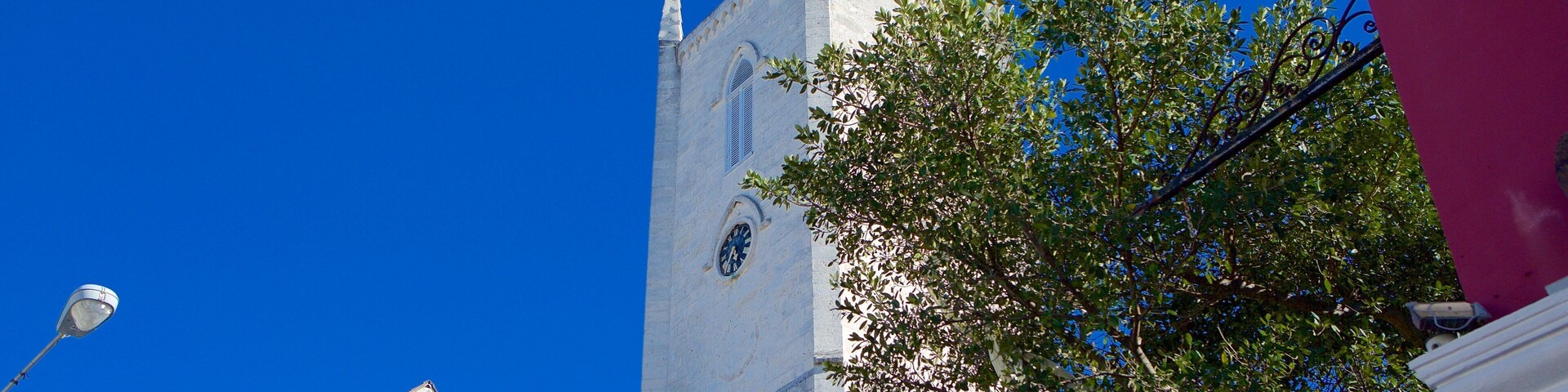 Christ Church Cathedral caracterizando elementos de patrimônio e uma igreja ou catedral