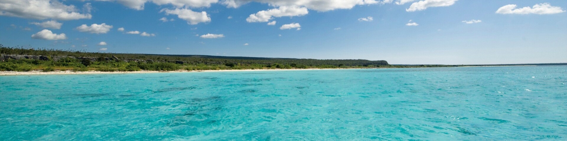 Barahona which includes landscape views, tropical scenes and general coastal views