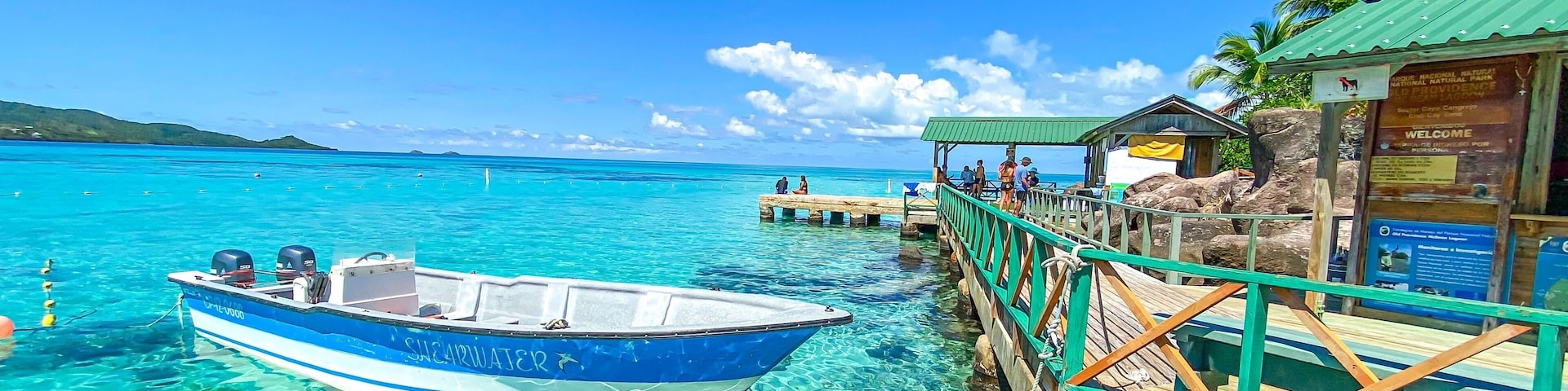 Clearest waters I’ve ever seen! Phenomenal time on Crab Cay snorkeling and hiking to the top of the little island #crabcay #providencia #sanandres #islands #blue #water #snorkel #adventure #boat #beach #colombia #southamerica #travel